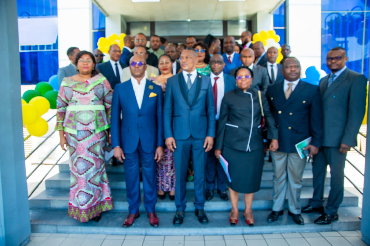 RDC: des cadres de directions et responsables des centres de la CNSS signent des contrats de ...